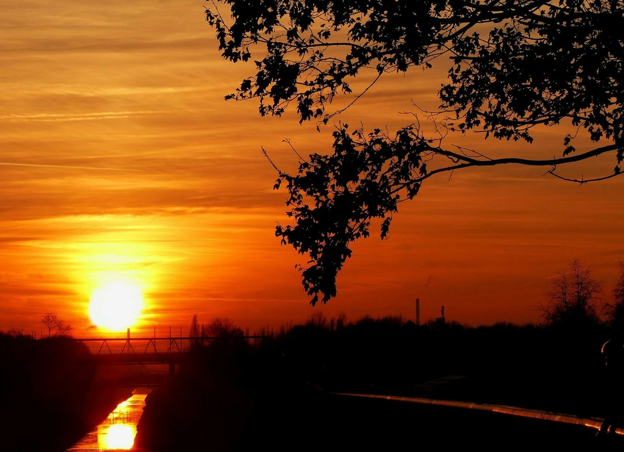 Sonnenuntergang an der Emscher in GE-Sutum