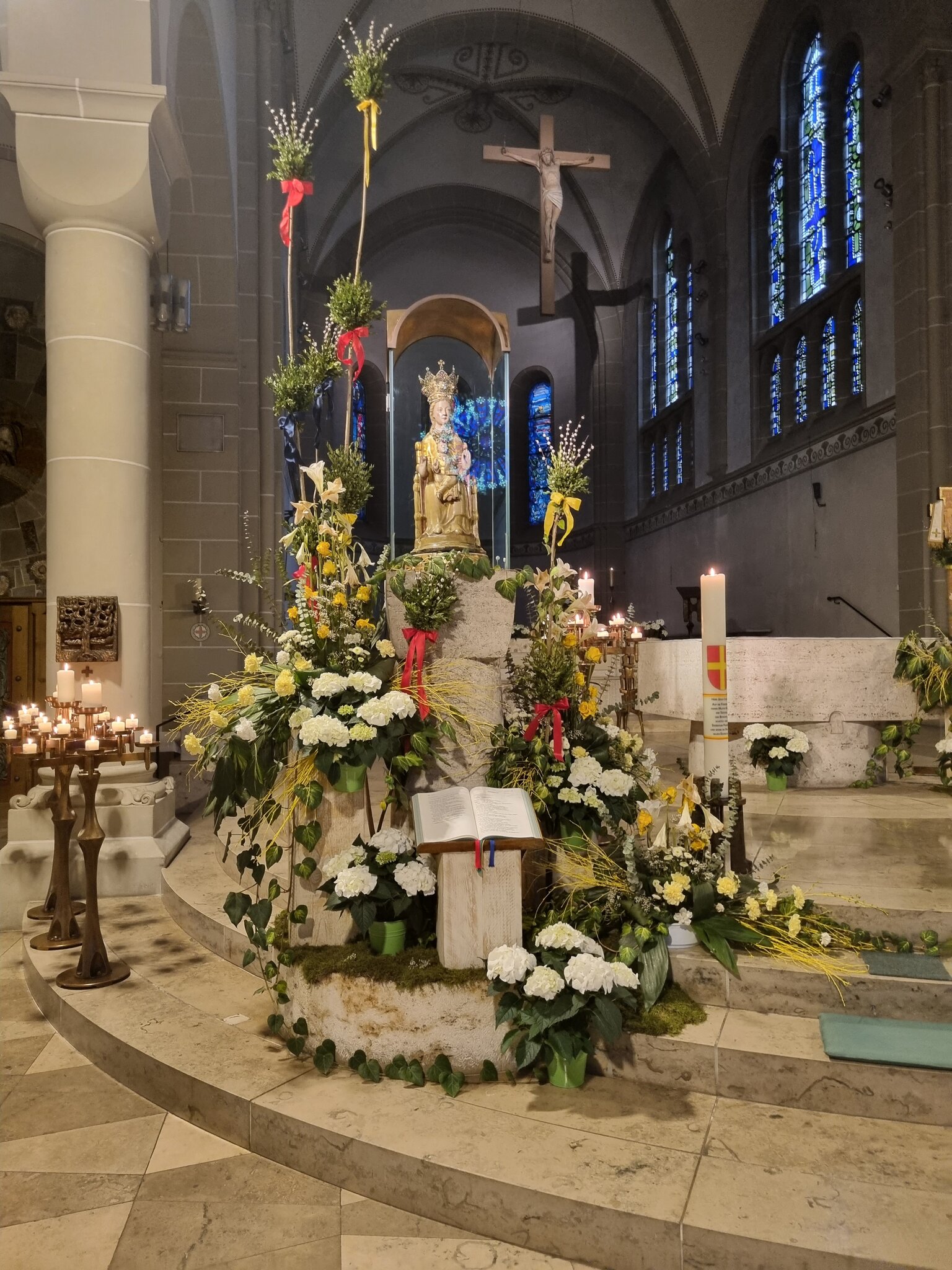 Allen Kindern die am Sonntag zur ersten Hl. Kommunion gehen wünsche ich ...